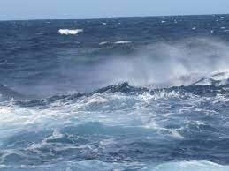 මුහුදේ සුළඟ රළු වෙයි - Life Traveler